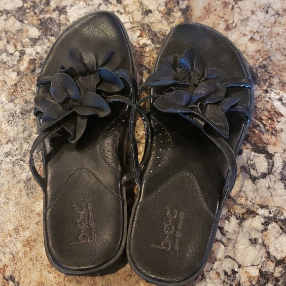 b.o.c. | Shoes | Boc Black Flip Flop Sandals | Poshmark